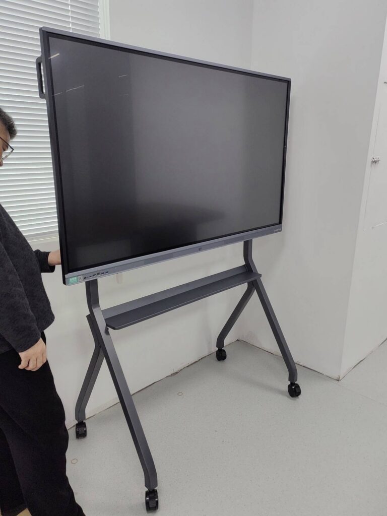Smart Board for Investor Presentations: How to Choose the Best ...